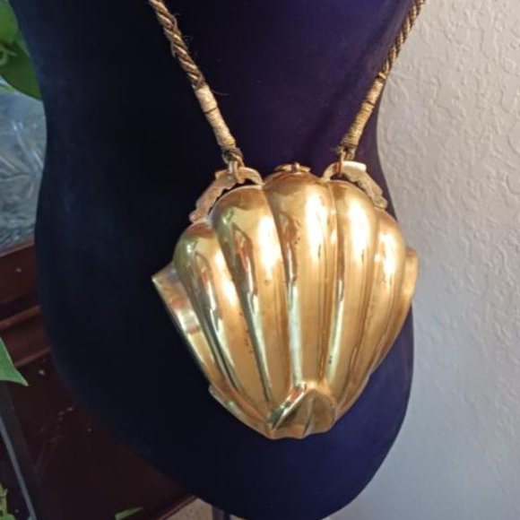 Vintage 1920's | Bags | Vintage Clam Shell Evening Bag Art Deco Vintage ...
